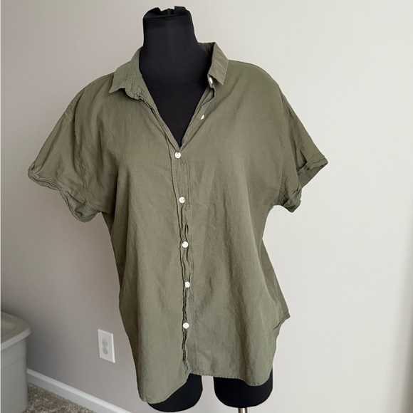 Universal Thread | Tops | Universal Thread Sage Green Casual Button ...